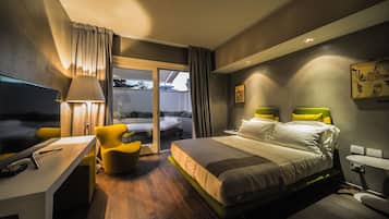Suite-Estúdio Júnior, banheira de hidromassagem | Roupa de alta qualidade, minibar, cofre no quarto