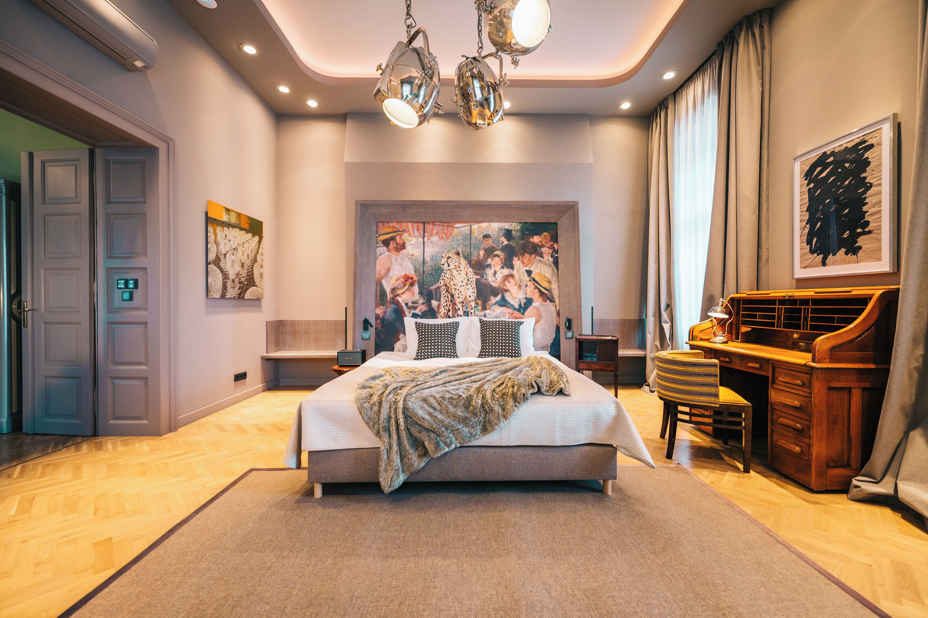 Suite Royal | Roupa de alta qualidade, camas de colchão viscoelástico, minibar 