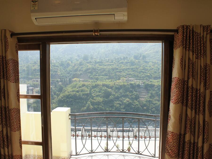 Quarto casal exclusivo, 1 cama King, sacada, vista para o rio | Vista da sacada