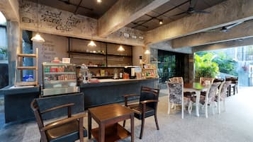 Café da manhã, almoço e jantar