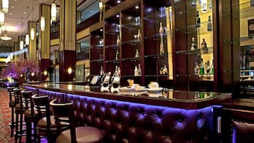 2 bares/lounges, este bar no lobby do hotel
