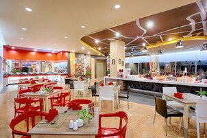 Café da manhã com buffet todos os dias mediante uma taxa