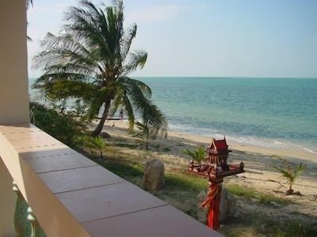 Vista da propriedade. New Sunrise Village Bang Po Beach