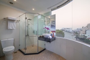 Suite Royal, Vista para a cidade (Royal Panorama Suite) | Camas de colchão viscoelástico, minibar, cofre no quarto 
