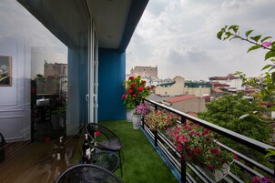 Quarto premium, sacada, vista para a cidade | Terraço/pátio