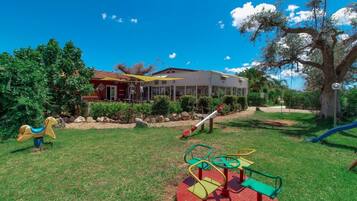 Área de recreio para crianças (ao ar livre)