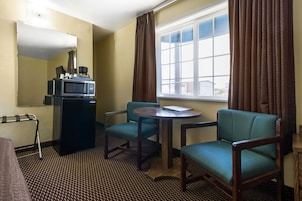 Quarto standard, 2 camas de casal | Wi-Fi de cortesia