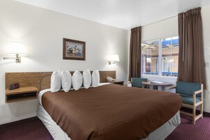 Quarto, 1 cama king-size (Spa Bathtub) | Wi-fi grátis 