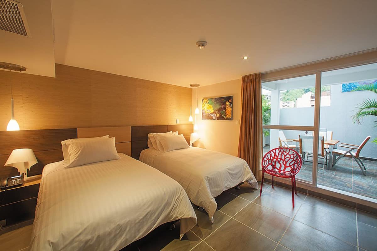 Quarto duplo | Cofres nos quartos, quartos à prova de som, Wi-Fi de cortesia