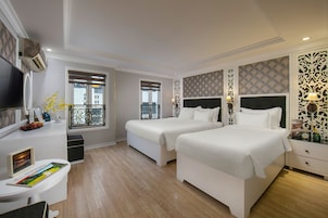 Quarto Triplo Familiar, Vista para a cidade | Minibar, cofre no quarto, quartos insonorizados, camas desdobráveis 