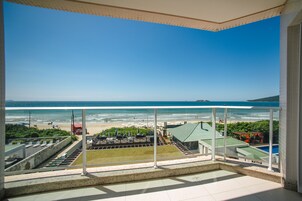 Quarto superior, vista para o oceano | Vista do quarto