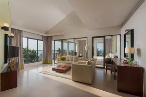 Premium Family Residence Suite | Sala de estar | Televisor LCD de 32 polegadas com canais via satélite, televisor 