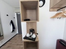 Quarto Duplo Superior | Secretária, secretária adequada para computadores portáteis