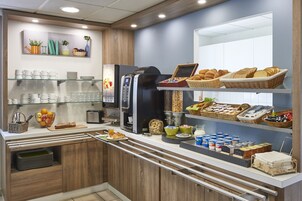 Pequeno-almoço tipo buffet diário mediante uma taxa 