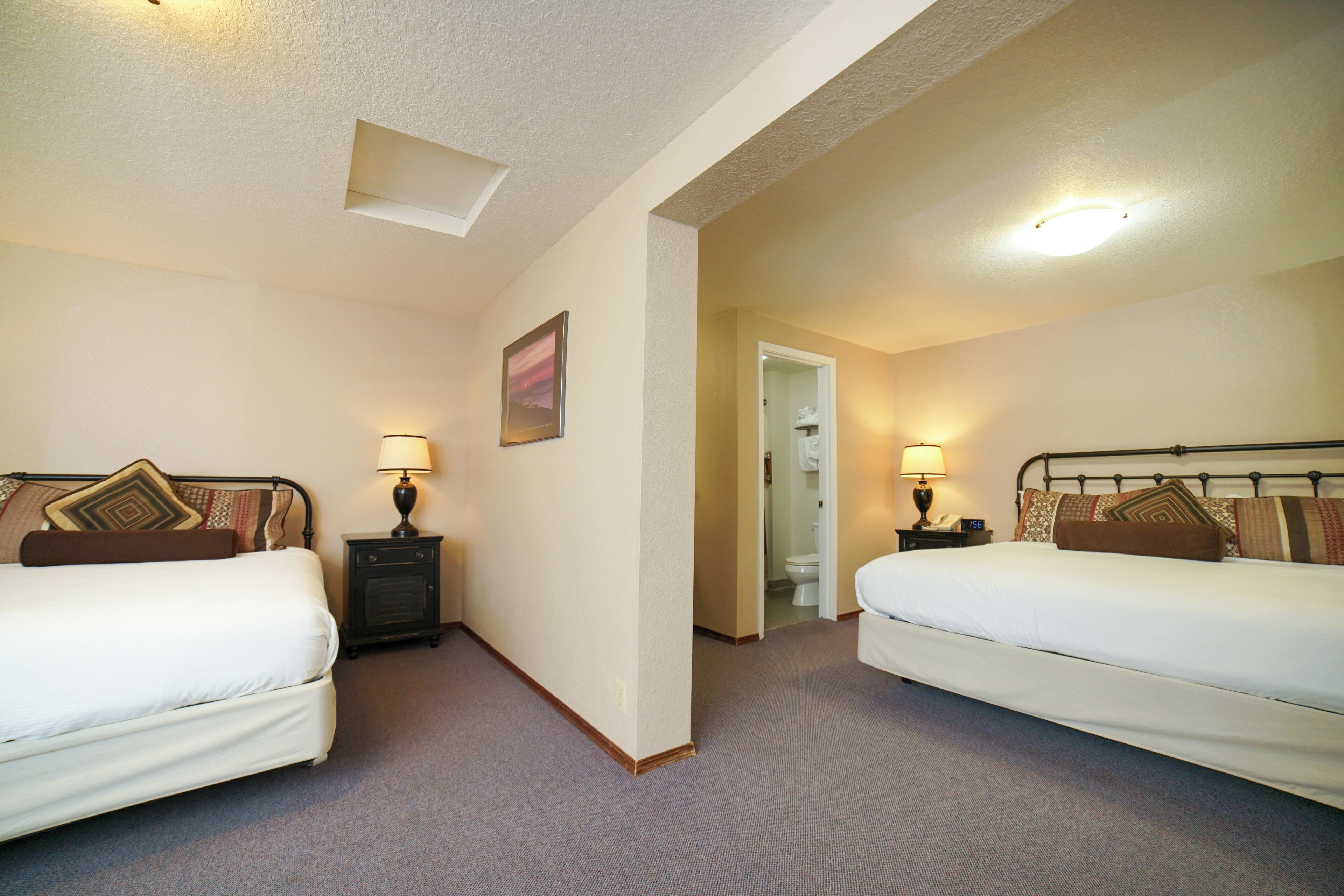 Quarto solteiro econômico, várias camas (Not Pet Friendly) | Individualmente mobiliados, ferros/tábuas de passar roupa