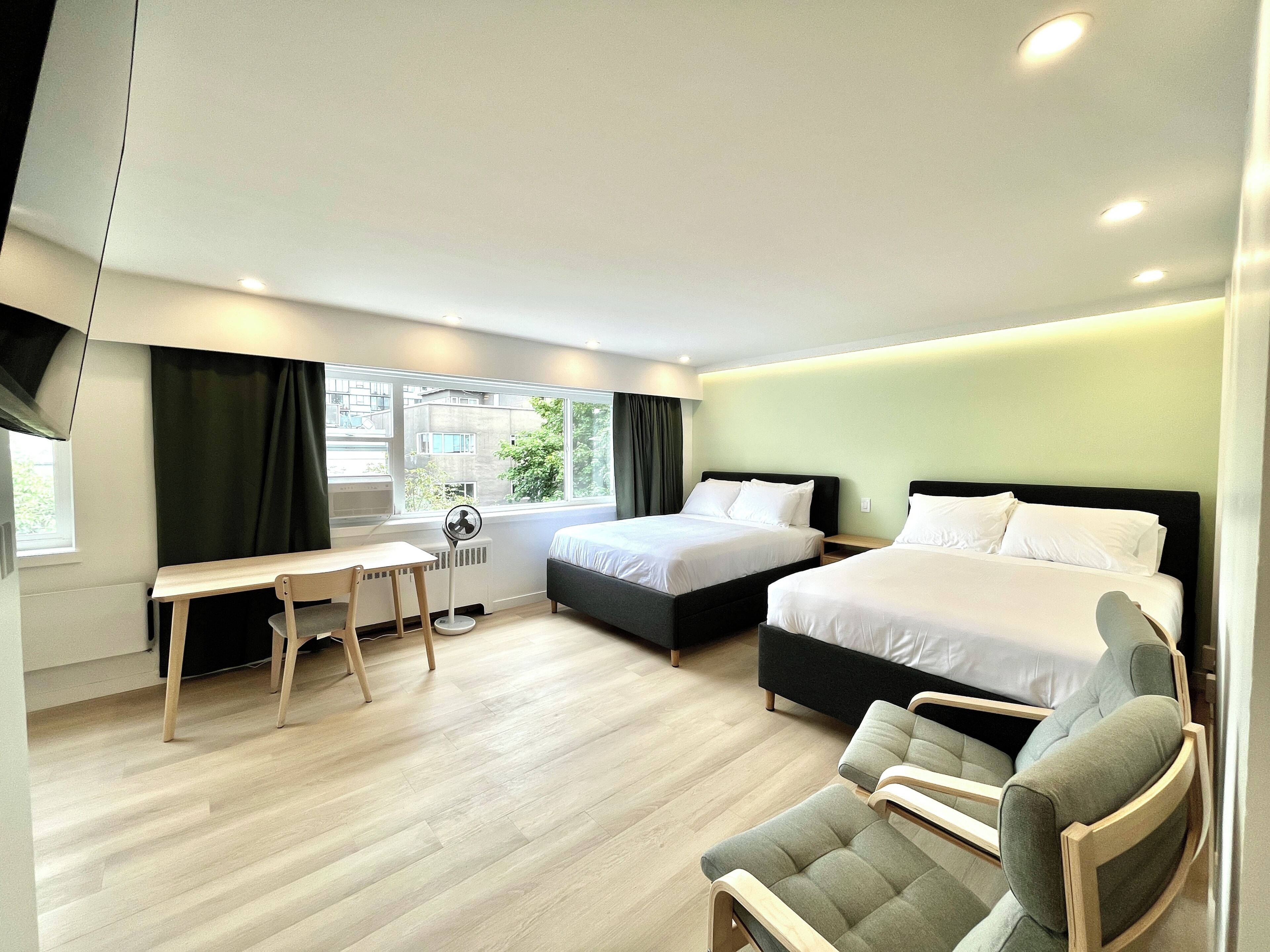 Suite Premium, 1 quarto | Secretária, secretária adequada para computadores portáteis 