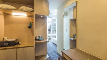 Quarto Executivo, 1 cama king-size | Minibar, cofre no quarto, secretária, quartos insonorizados
