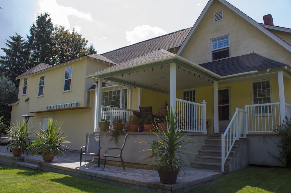 Genelle House B&b Guest House - British Columbia