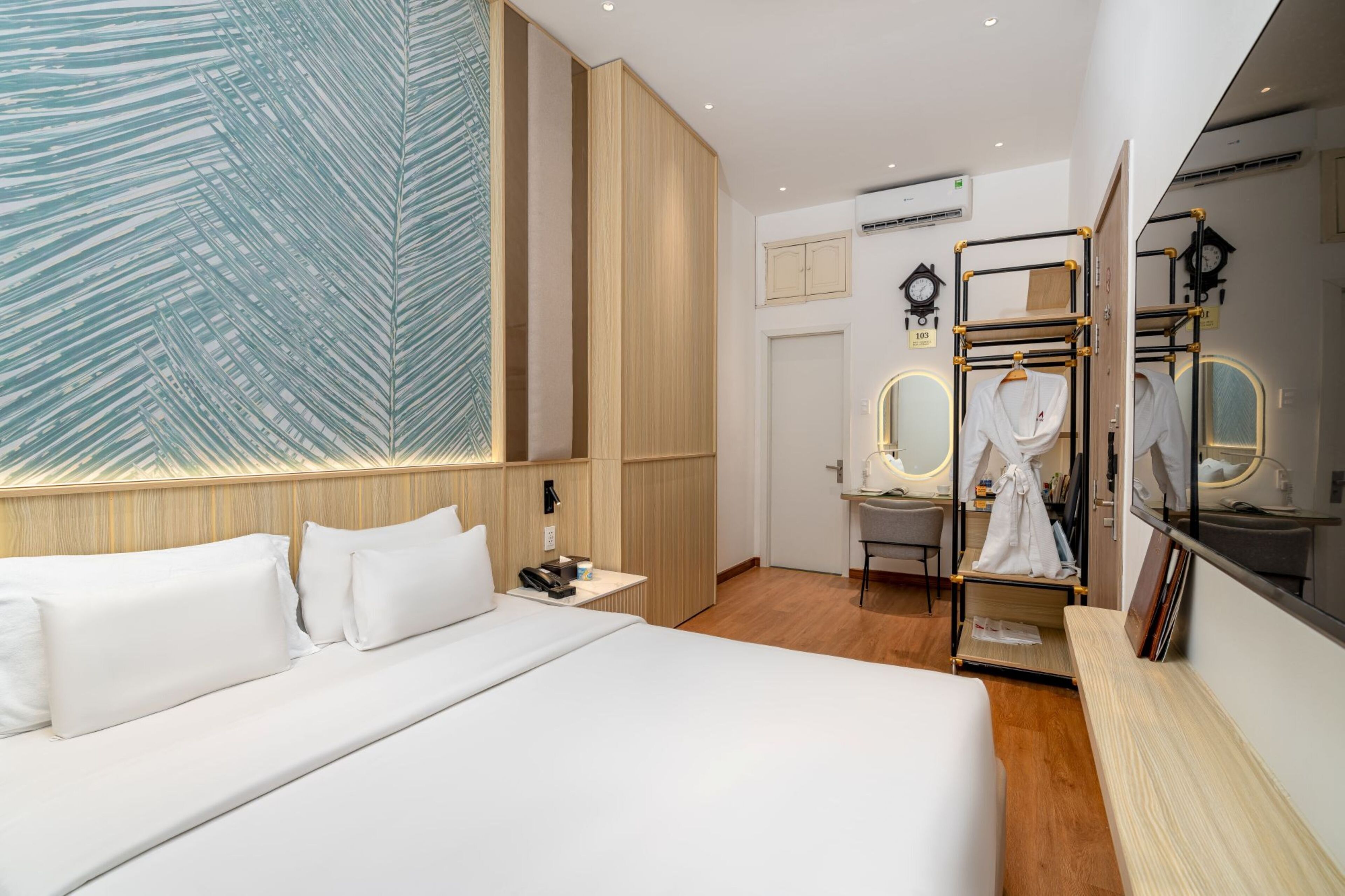 Quarto Duplo Superior | Minibar, cofre no quarto, ferro/tábua de engomar, berço de viagem 