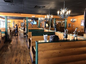 Bumbleberry Inn Reviews, Deals & Photos 2024 - Expedia