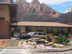 Bumbleberry Inn Reviews, Deals & Photos 2023 - Expedia