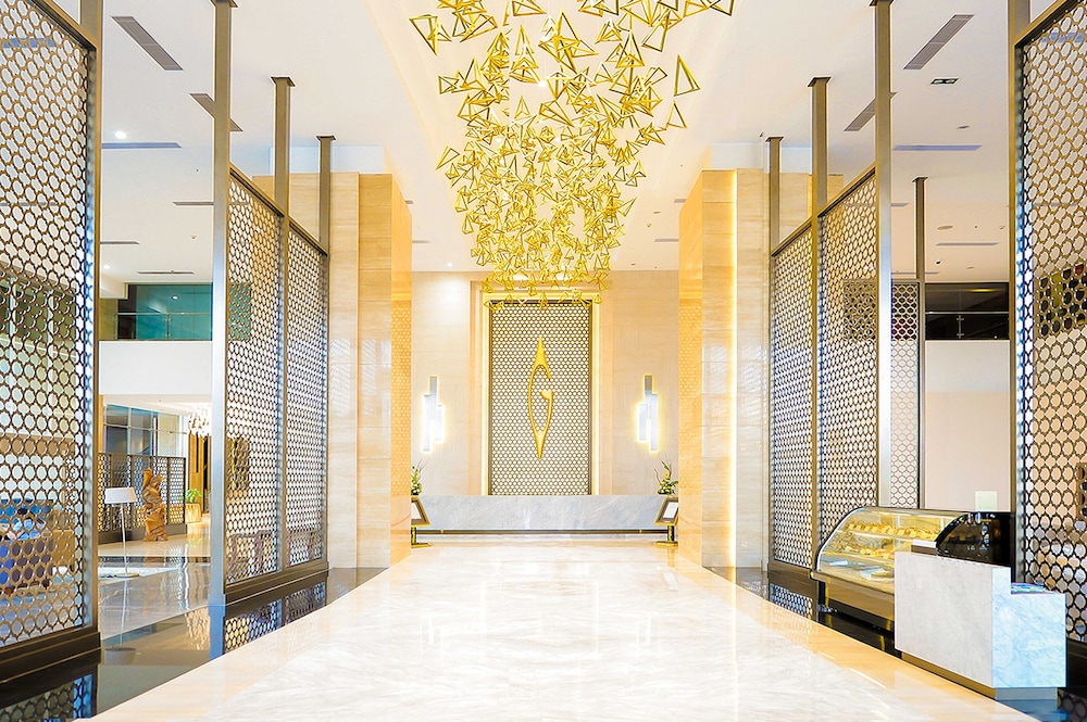 Gumaya Tower Hotel Semarang - Semarang