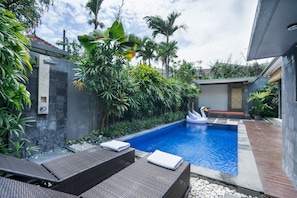 Villa, 2 quartos, piscina privativa | Sala de estar | Televisor LCD