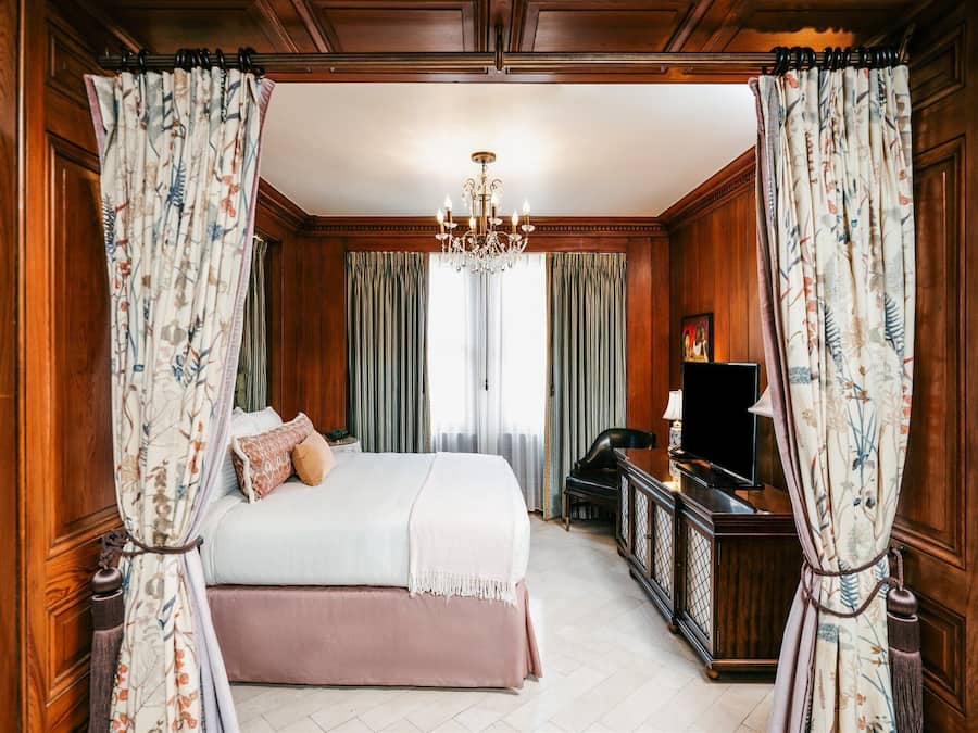 Suite Superior, várias camas (Melpomene Two Bedroom Suite) | Roupa de alta qualidade, minibar, cofre no quarto, secretária