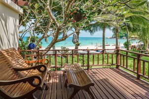 Beachfront Bungalow | Vista do quarto