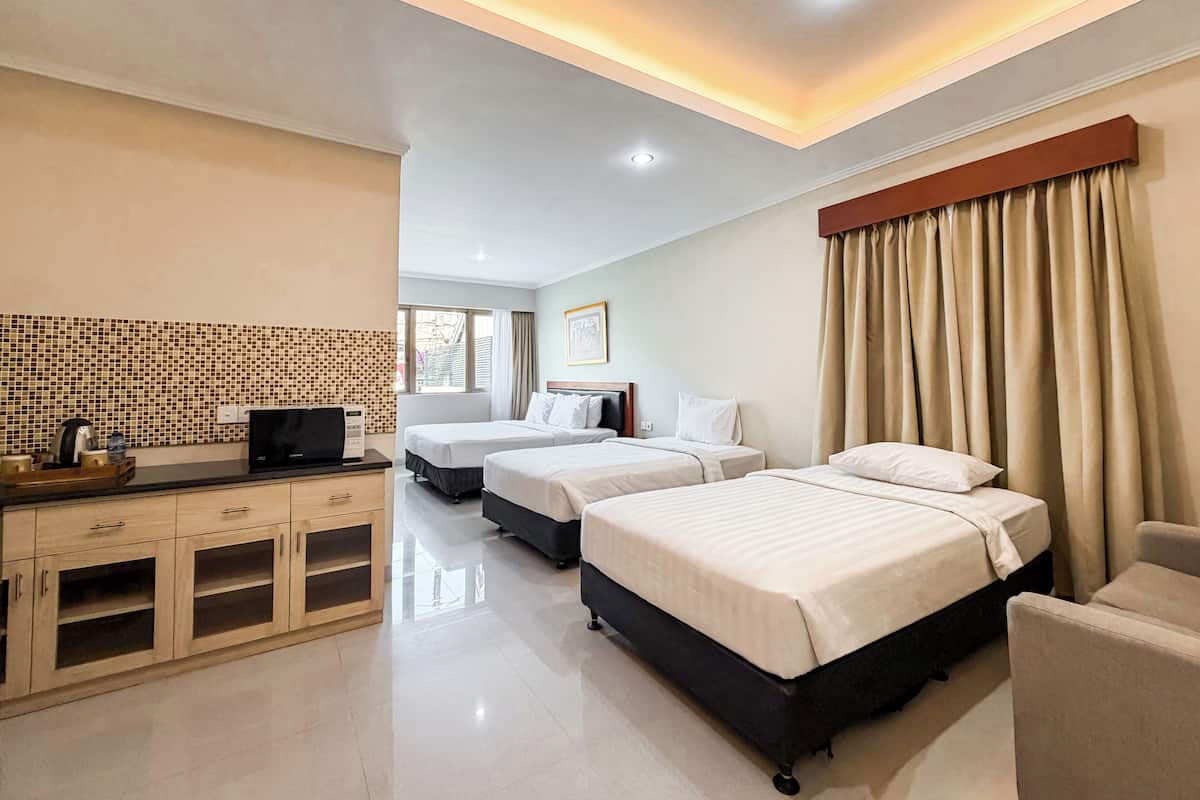 Quarto família | Frigobar, cofres nos quartos, escrivaninha, cortinas blackout