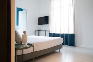 Roupa de alta qualidade, minibar, cofre no quarto, secretária 