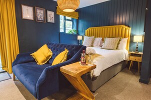 Family Room | Cofres nos quartos, ferros/tábuas de passar roupa, Wi-Fi de cortesia