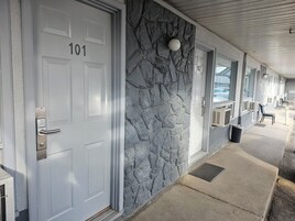 Secretária, secretária adequada para computadores portáteis 