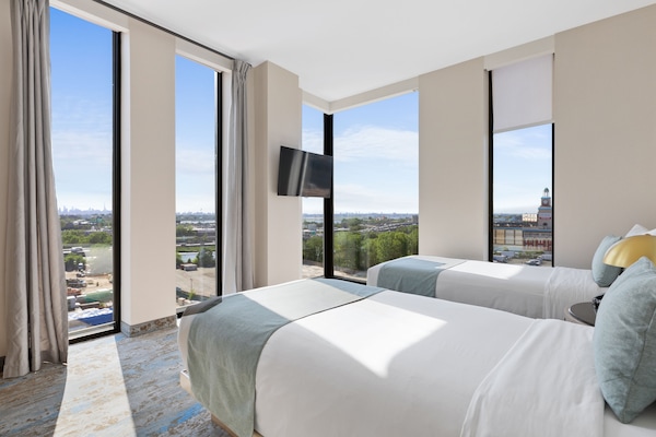 Deluxe Two Twins | Roupa de alta qualidade, cofre no quarto, secretária