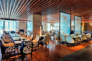 2 restaurantes, jantares servidos 