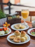Pequeno-almoço tipo buffet diário incluído 
