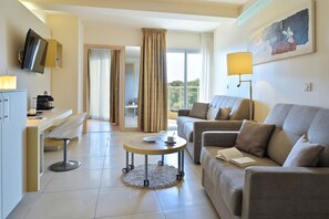 Suite Júnior | Minibar, cofre no quarto, secretária, quartos insonorizados 