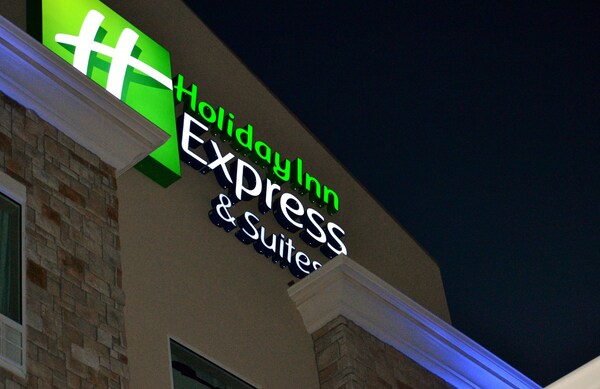 Holiday Inn Express Hotel & Suites St. Joseph By Ihg - Saint Joseph, MO