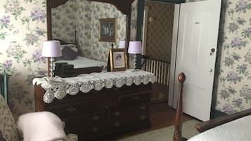 Liza's Room With Shared Bath | Lençóis de algodão egípcio, roupa de alta qualidade