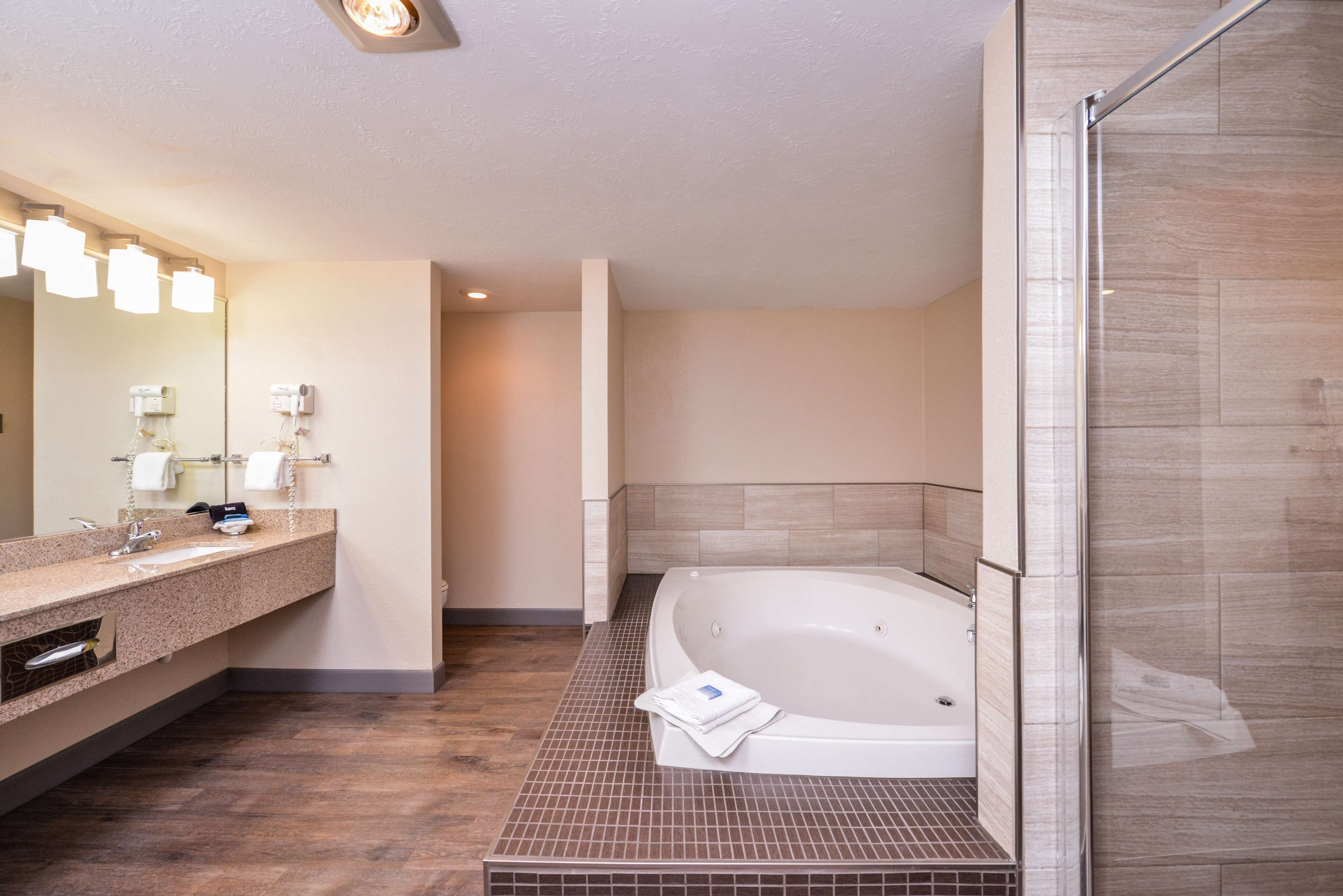 Best Western Kelly Inn Reviews, Deals & Photos 2023 - Expedia