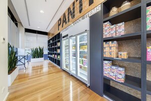 Pequeno-almoço takeaway diário mediante uma taxa