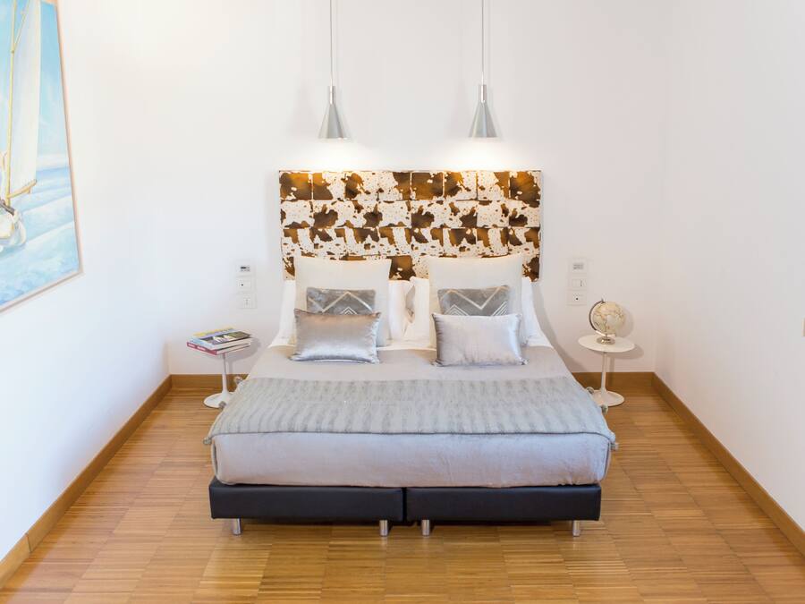 Suíte estúdio | Frigobar, cofres nos quartos, individualmente mobiliados, escrivaninha
