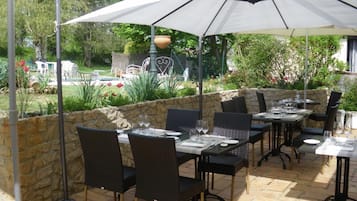 Culinária francesa, restaurante ao ar livre