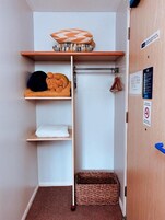 Secretária, Wi-fi grátis, roupa de cama fornecida