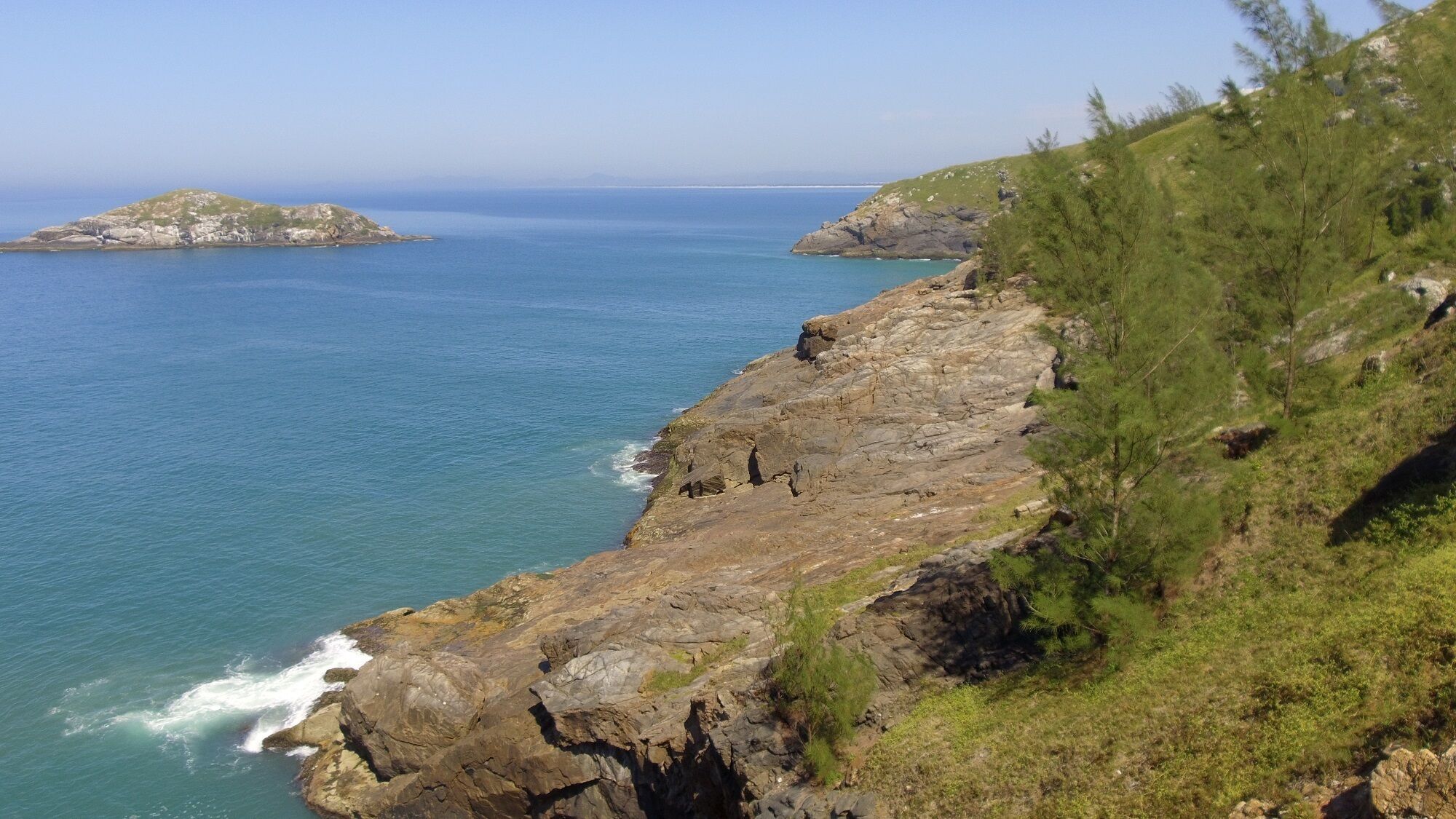 Na praia, areia branca 