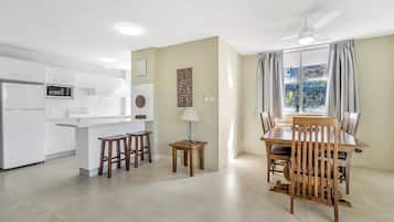 Apartamento, 3 quartos | Sala de estar | Televisor LED, leitor de DVD