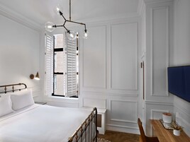 Roupa de alta qualidade, camas de colchão pillowtop, cofre no quarto 