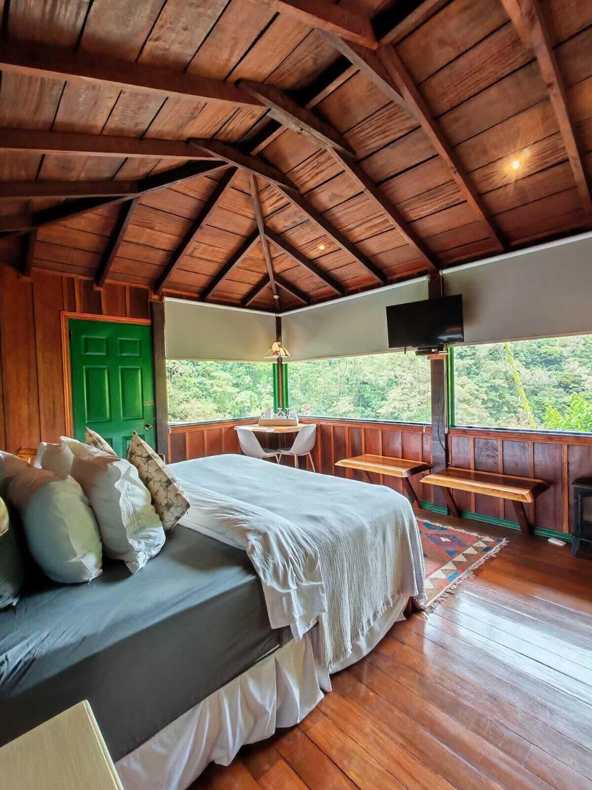 Cofres nos quartos, roupa de cama