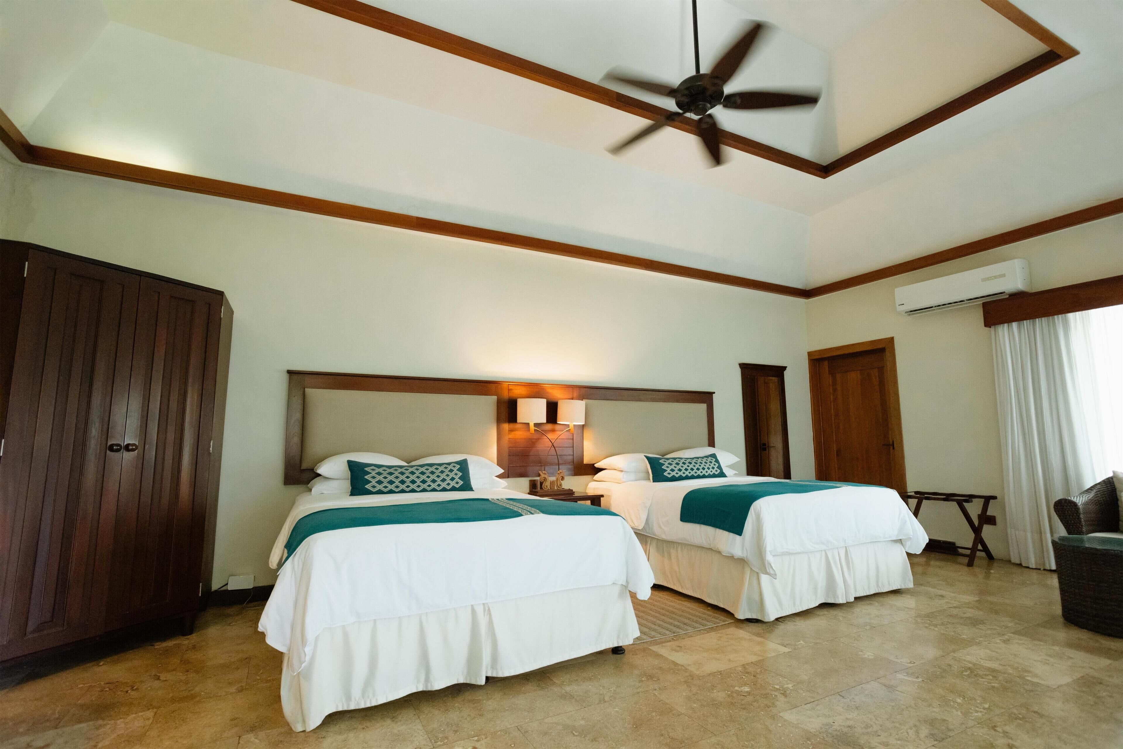 Suite, 2 camas queen-size | Lençóis de algodão egípcio, roupa de alta qualidade, edredões de penas 