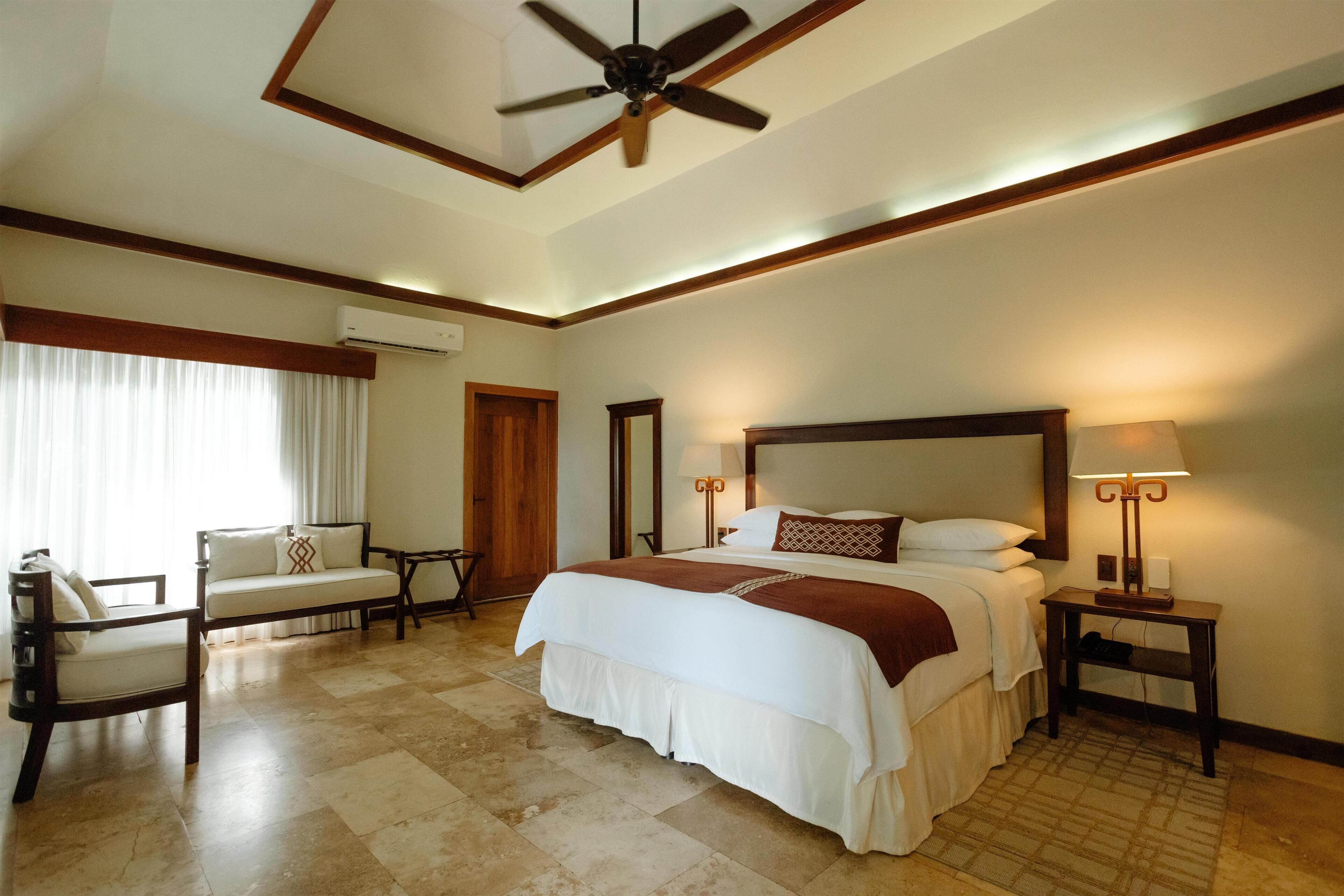 Suite, 1 cama king-size | Lençóis de algodão egípcio, roupa de alta qualidade, edredões de penas 